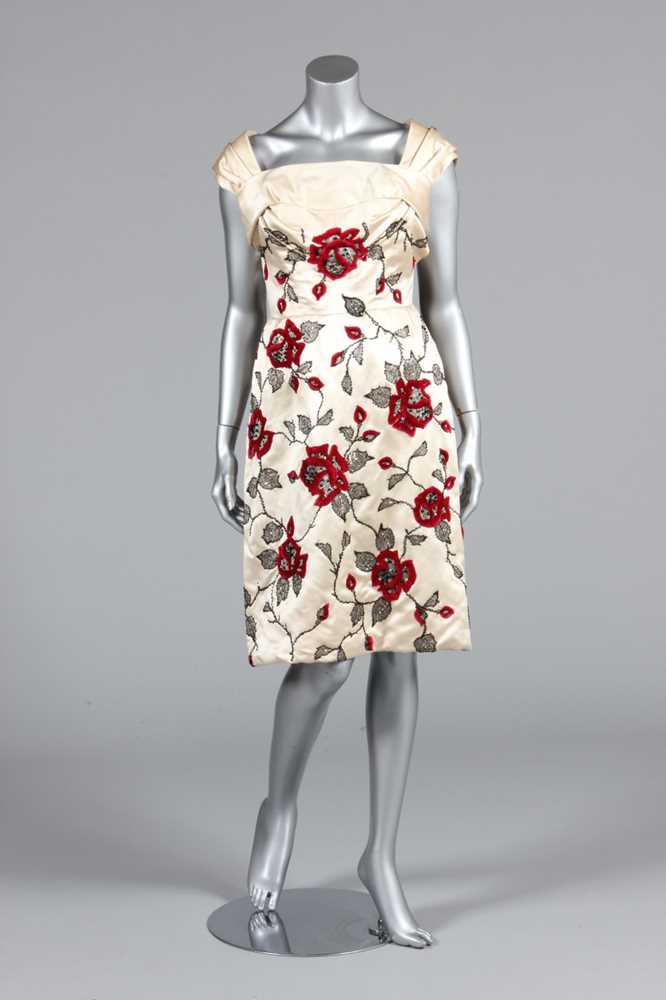 Lot 87 - A Jacques Fath couture embroidered cocktail