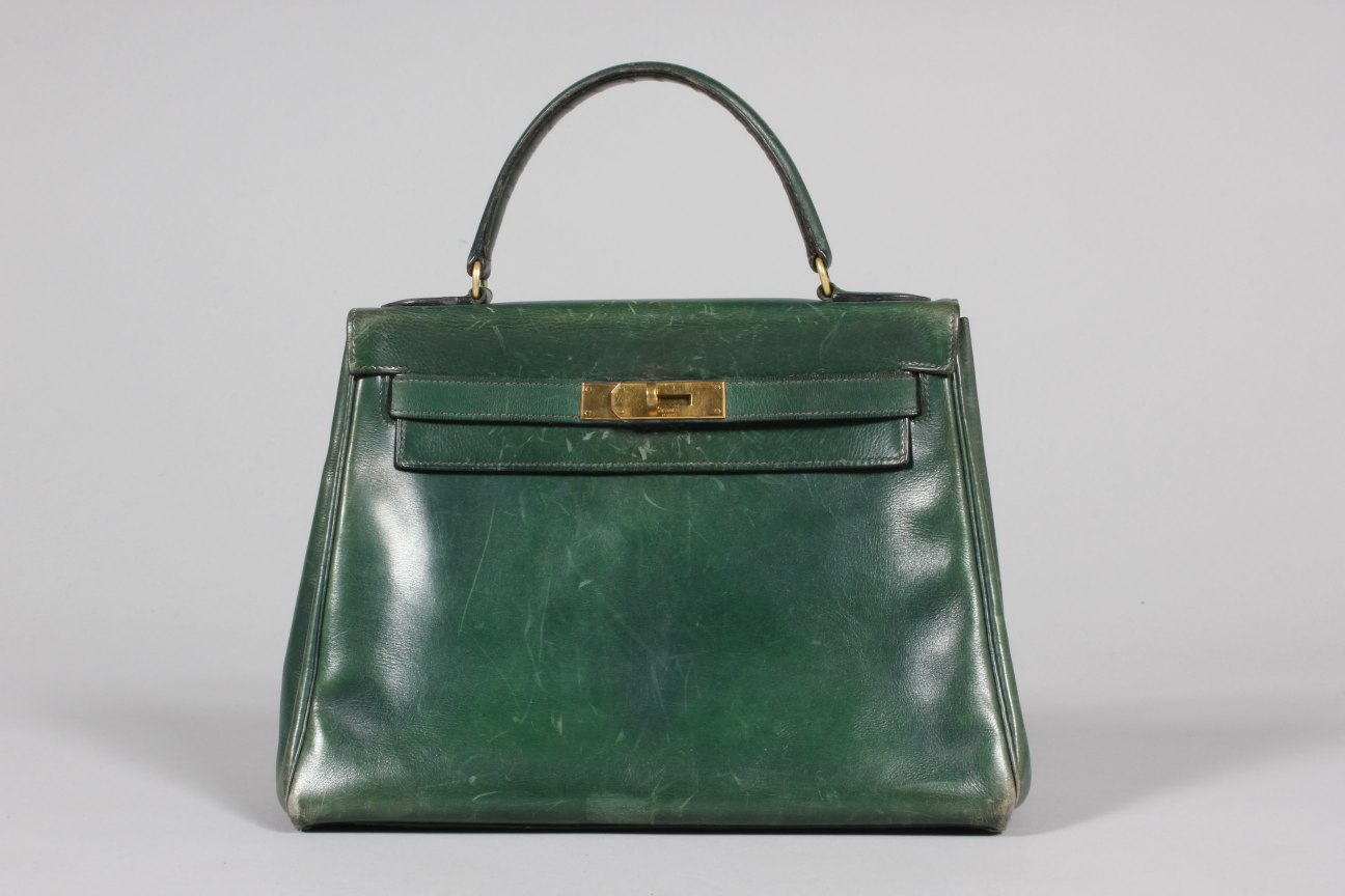 Lot 135 - An Hermès forest green box calf leather