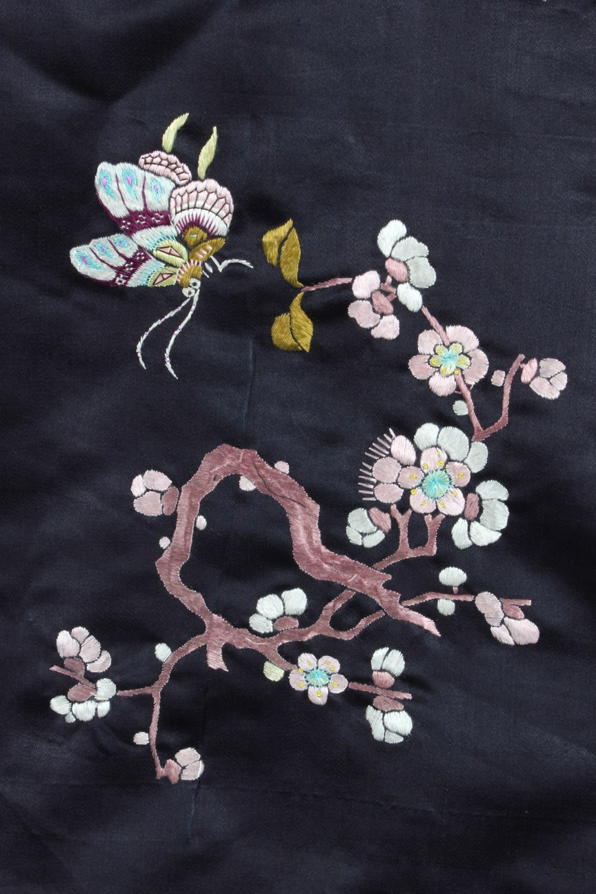 Lot 379 - A lady's informal robe, chang-fu, Chinese,