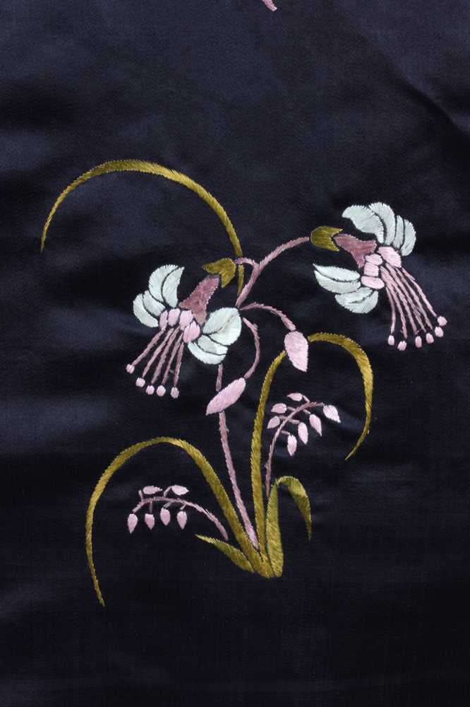 Lot 379 - A lady's informal robe, chang-fu, Chinese,