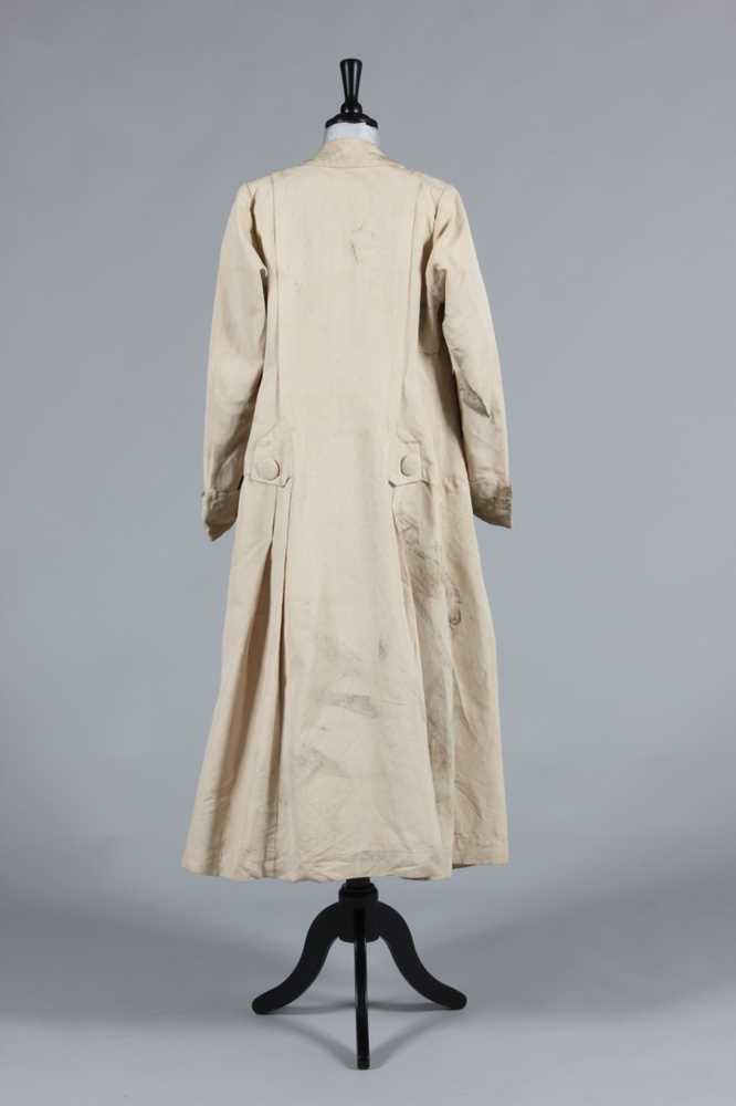 Lot 40 - A rare Redfern ivory silk driving/duster coat,