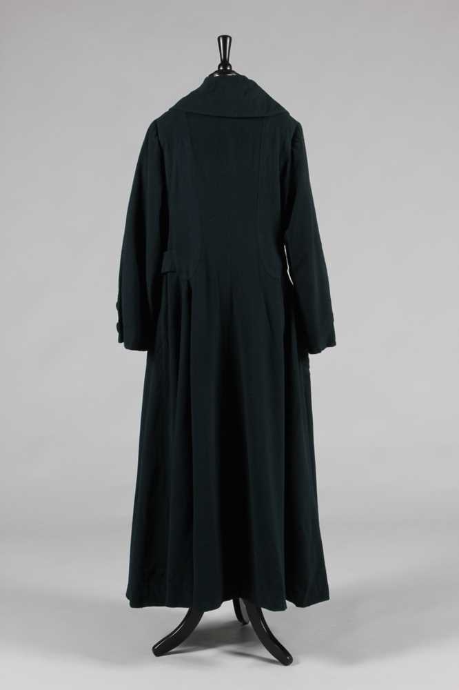 Lot 40 - A rare Redfern ivory silk driving/duster coat,