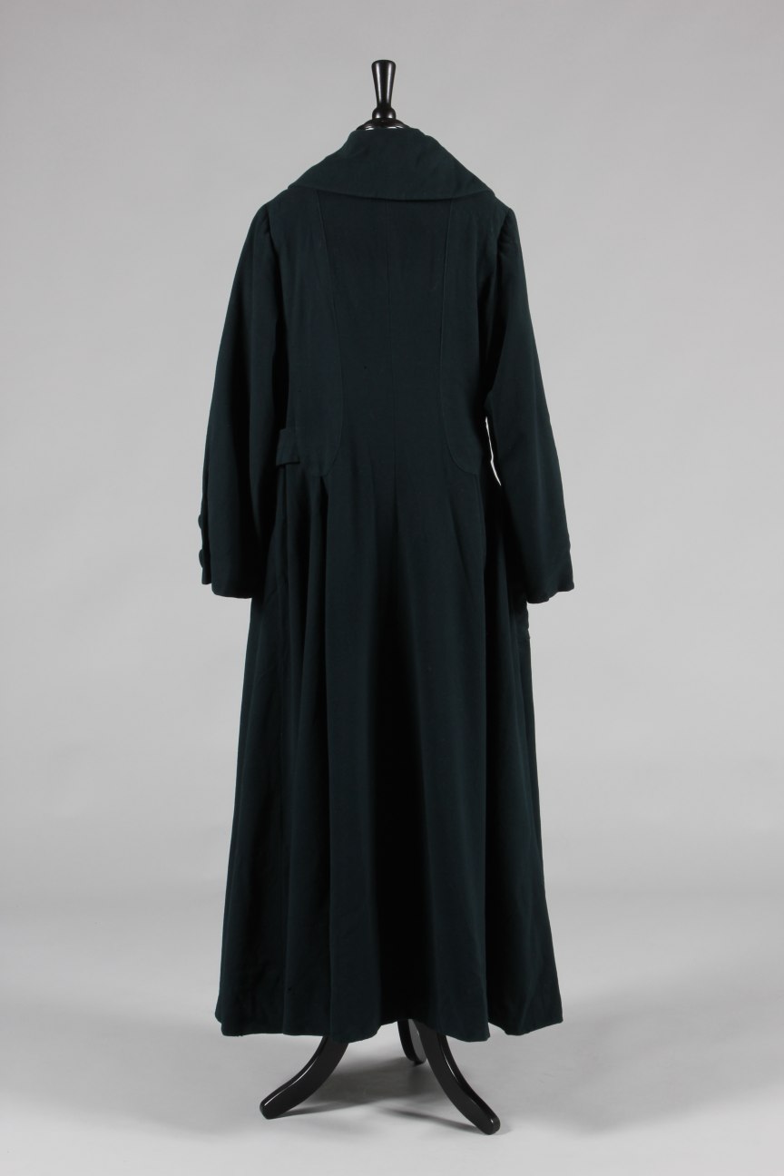 Lot 40 - A rare Redfern ivory silk driving/duster coat,