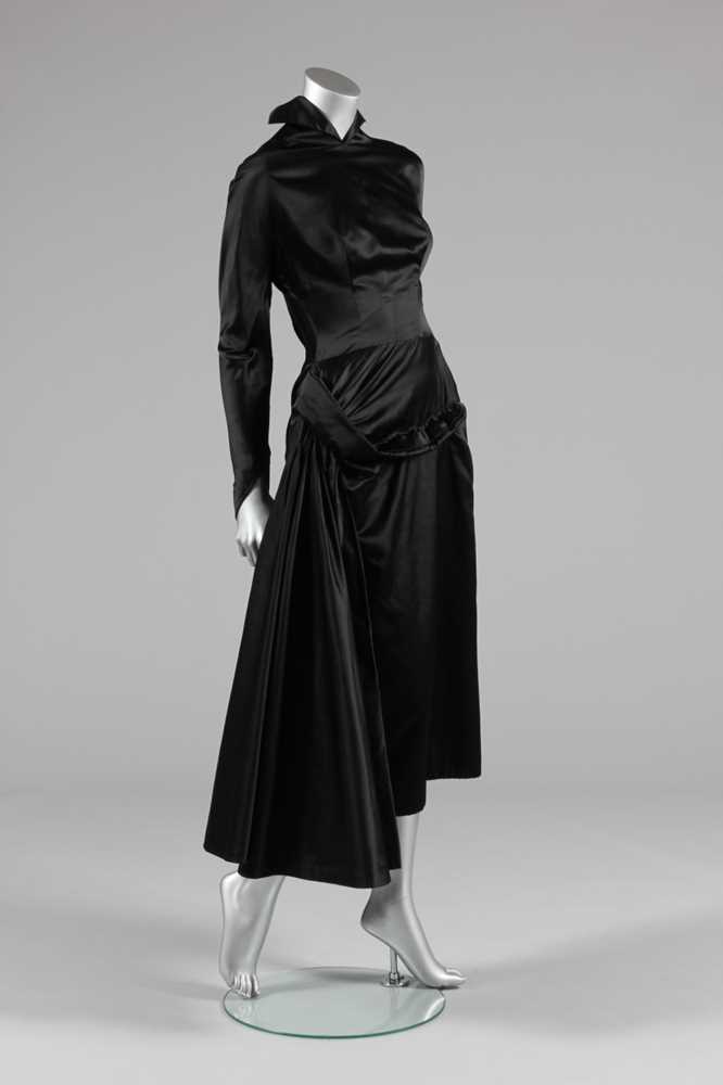 Lot 64 - A Jacques Fath couture black satin dinner