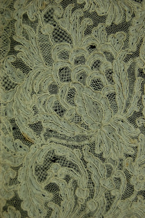 Lot 239 - A rare Flemish needlepoint lace engageant,