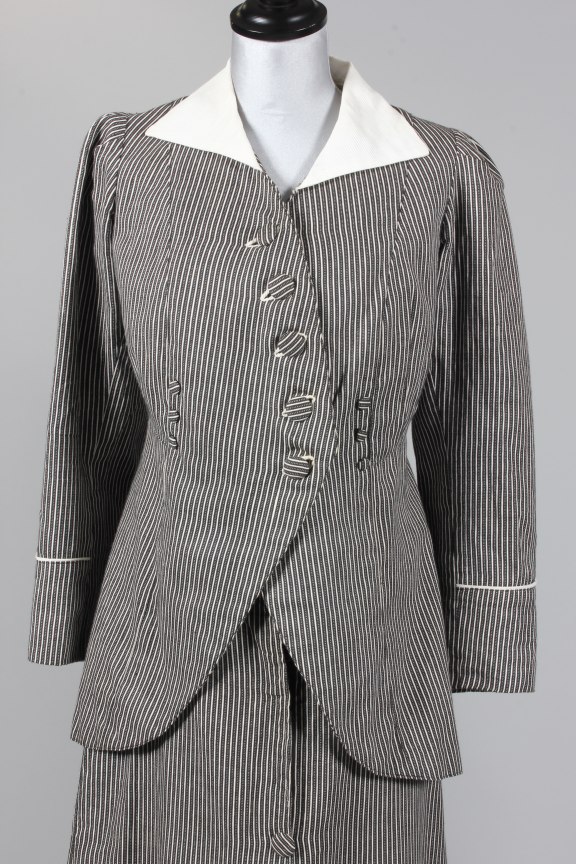 Lot 197 - A rare directoire style tailored ladies'