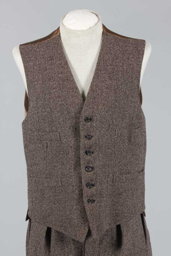 Lot 50 - A King & Manning brown tweed gentleman's suit,
