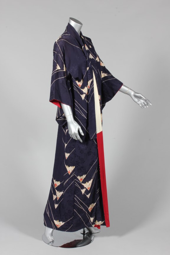 Lot 106 - A group of masculine-toned kimono, Japanese