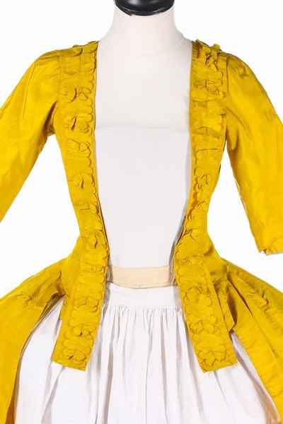 Lot 29 - A brilliant yellow silk open robe l'Anglaise,