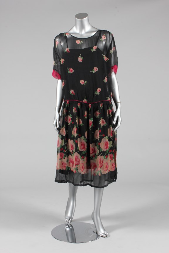 Lot 296 - A beaded coral crepe flapper dress, circa
