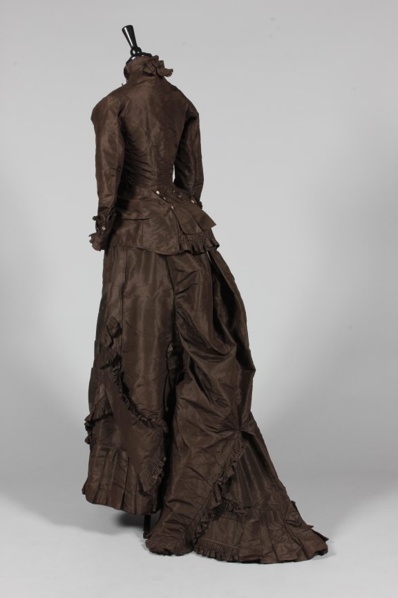 Lot 323 - A chocolate brown taffeta promenade gown,