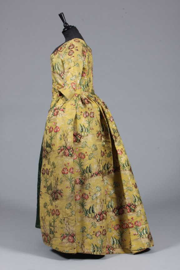 Lot 80 - A brocaded silk robe l'Anglaise, the silk