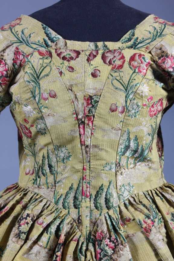 Lot 80 - A brocaded silk robe l'Anglaise, the silk