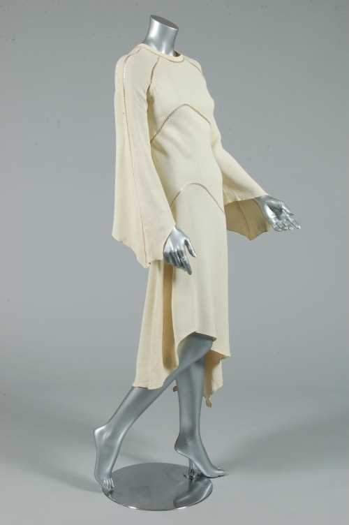 Lot 60 - A fine Alice Pollock bias cut ivory ensemble,