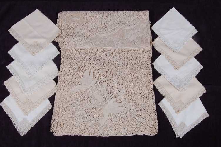 Lot 349 - A good bobbin lace and bobbin tapelace
