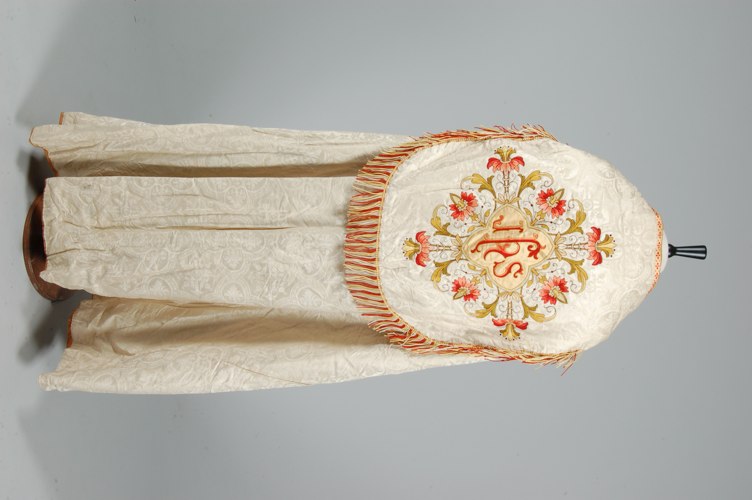 Lot 78 - A general group of European textiles,