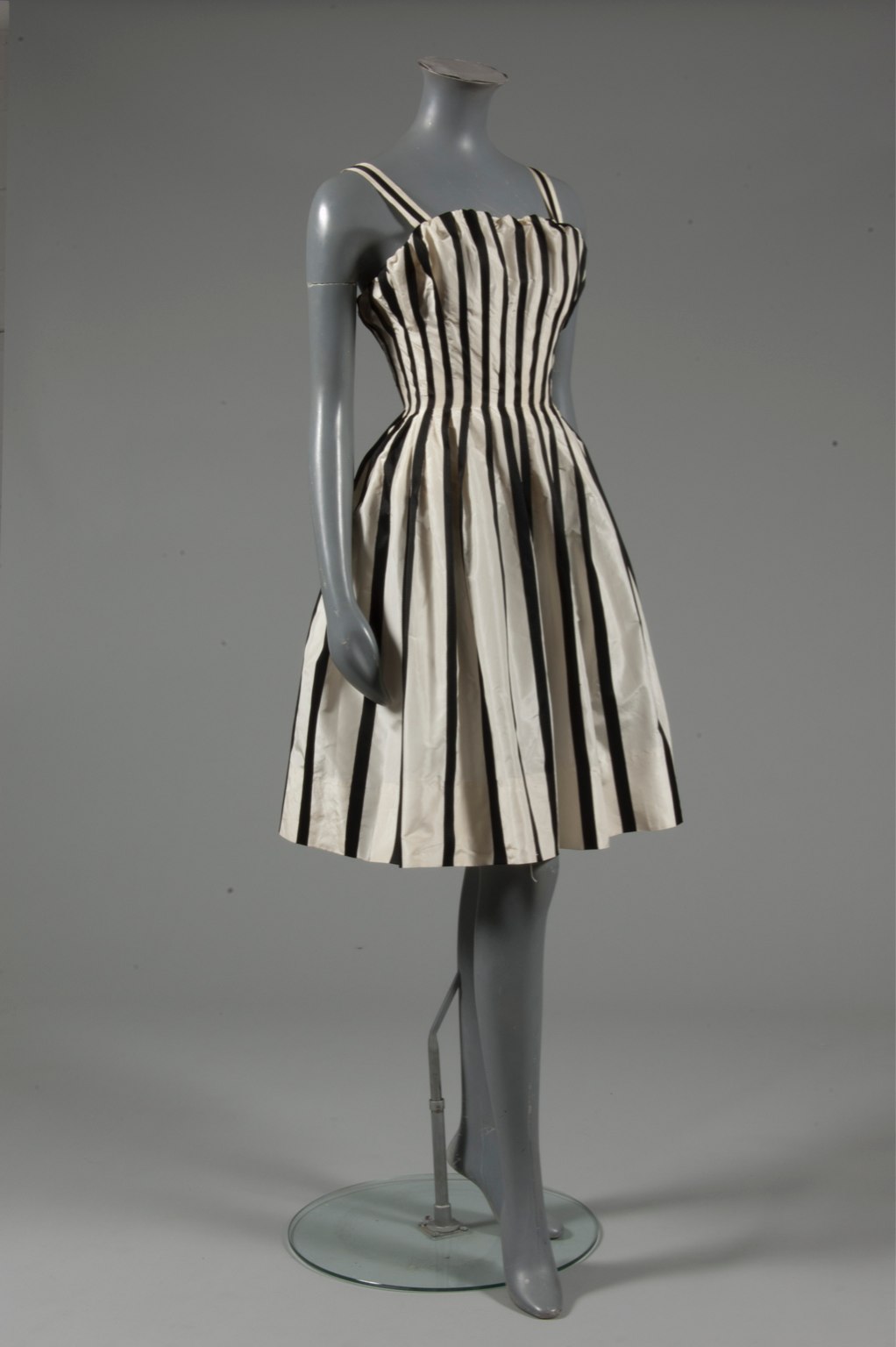 Lot 128 - A Pierre Balmain couture black satin and