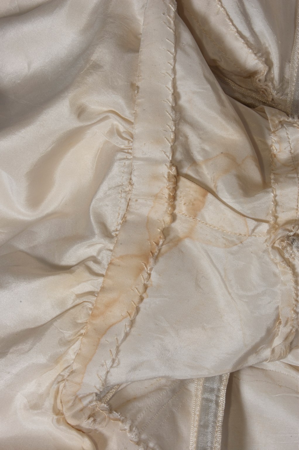 Lot 123 - A Serge Kogan couture ivory taffeta