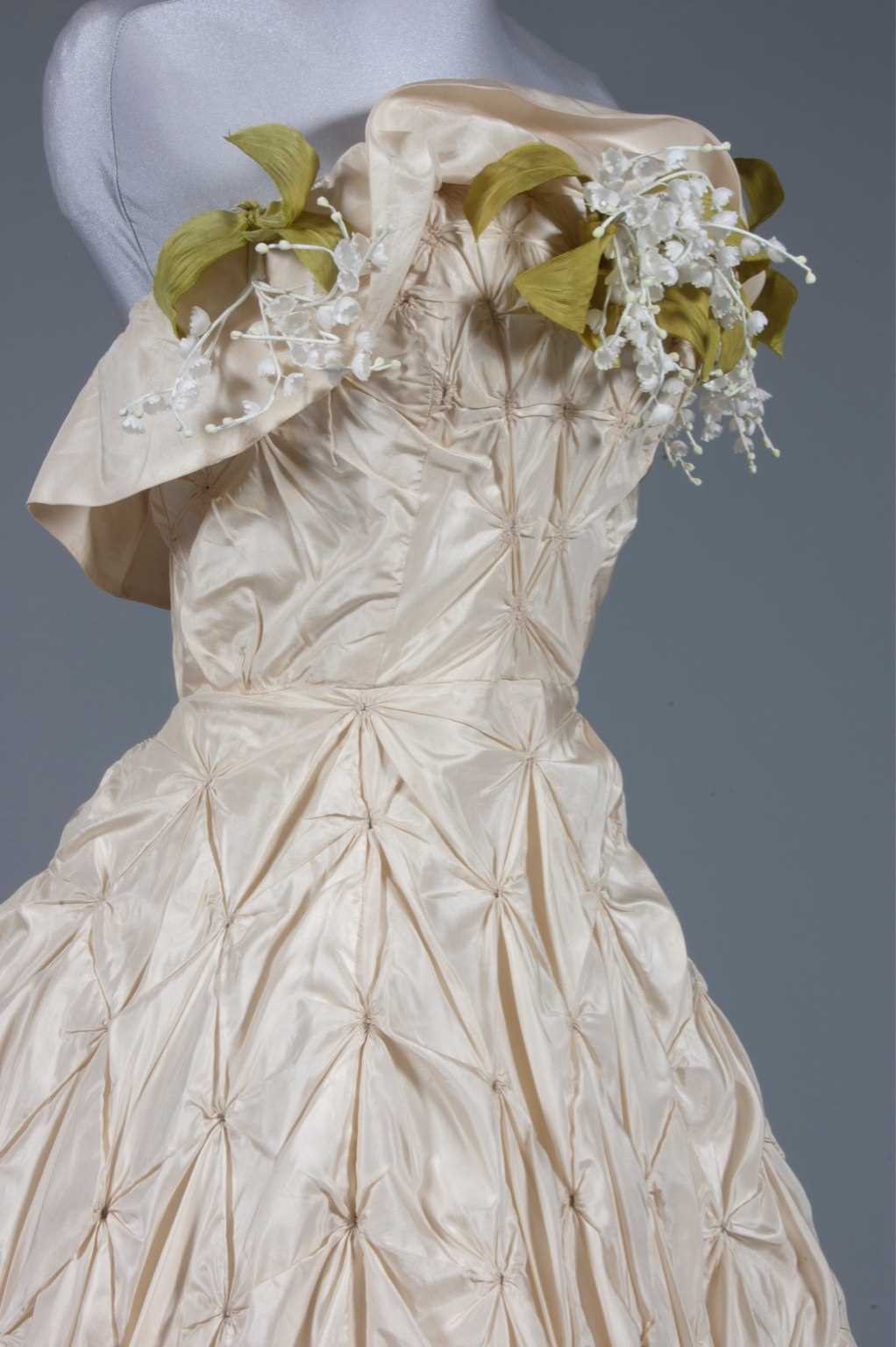 Lot 123 - A Serge Kogan couture ivory taffeta