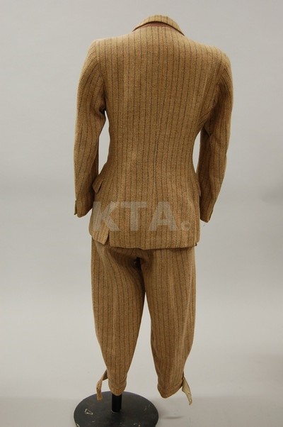 Lot 292 - Two gentlemen's tweed plus-four sporting
