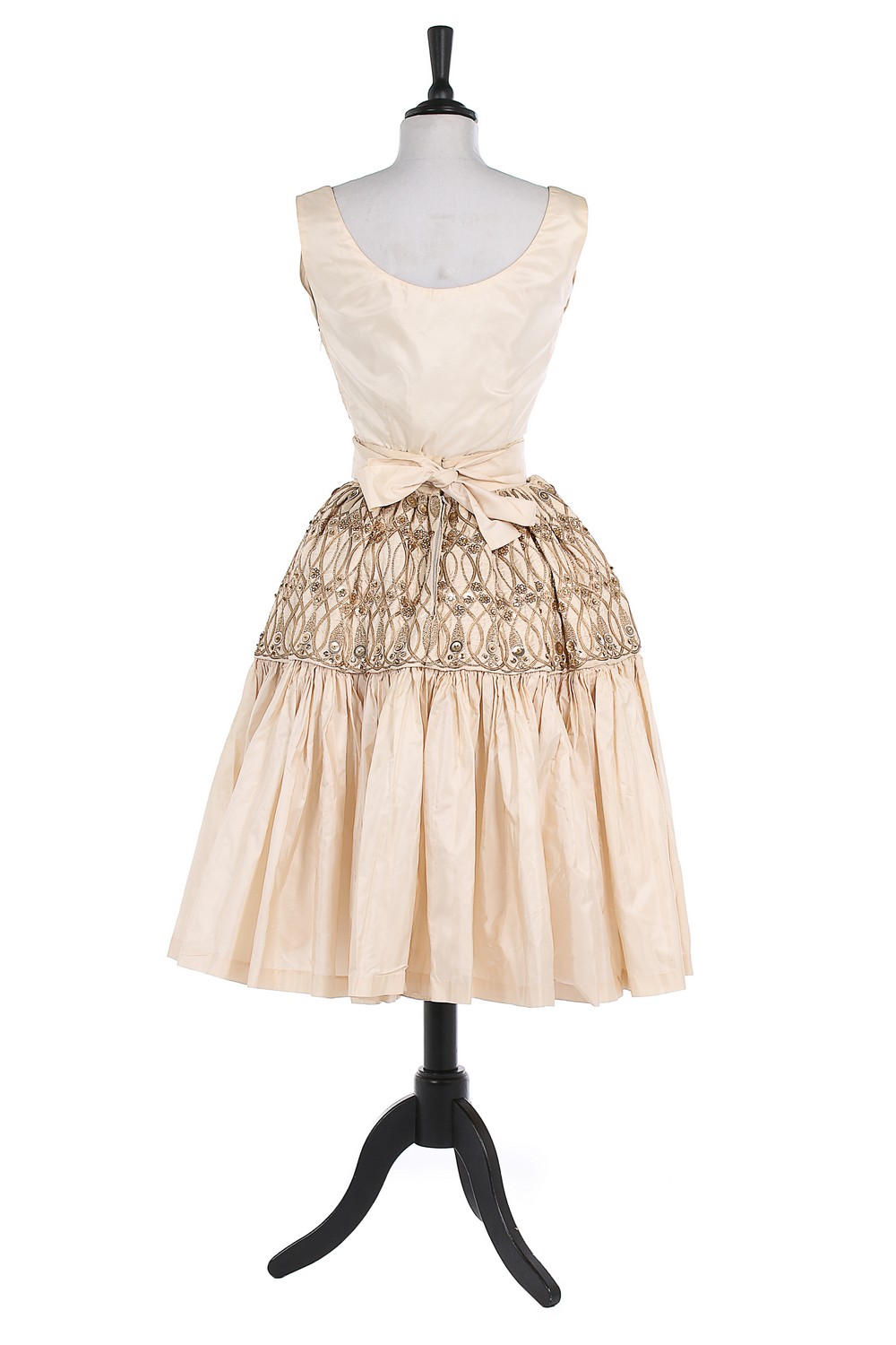 Lot 340 - A Lanvin Castillo embroidered ivory taffeta