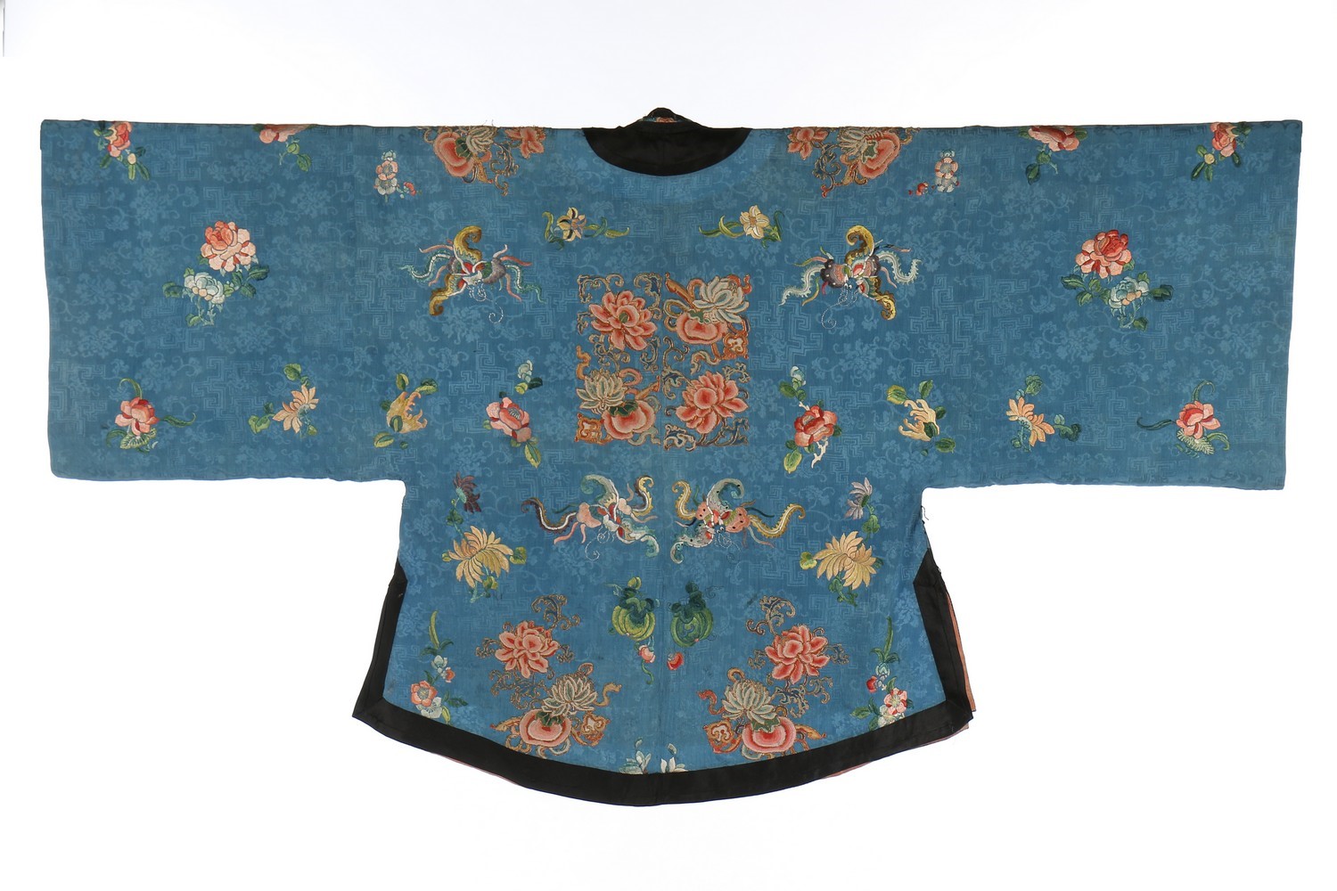 Lot 489 - A blue damask informal robe, chang-fu, circa