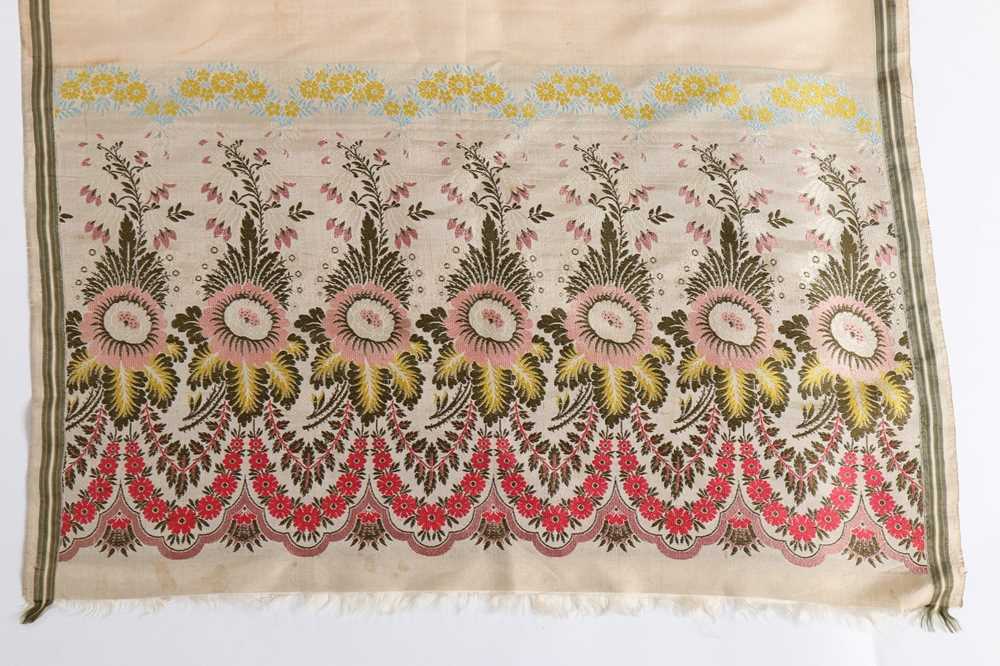 Lot 410 - A Spitalfields ivory silk stole, circa 1820,