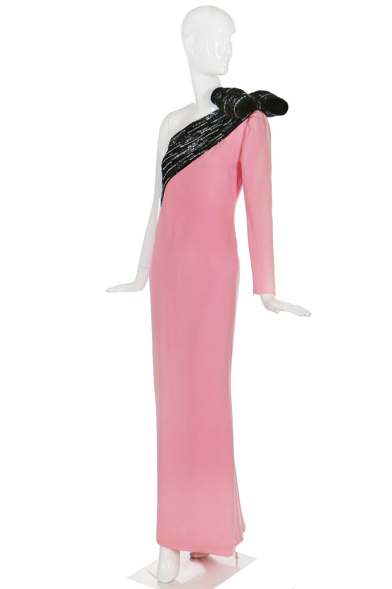 Lot 184 - A Pierre Cardin pink crêpe-de-chine evening