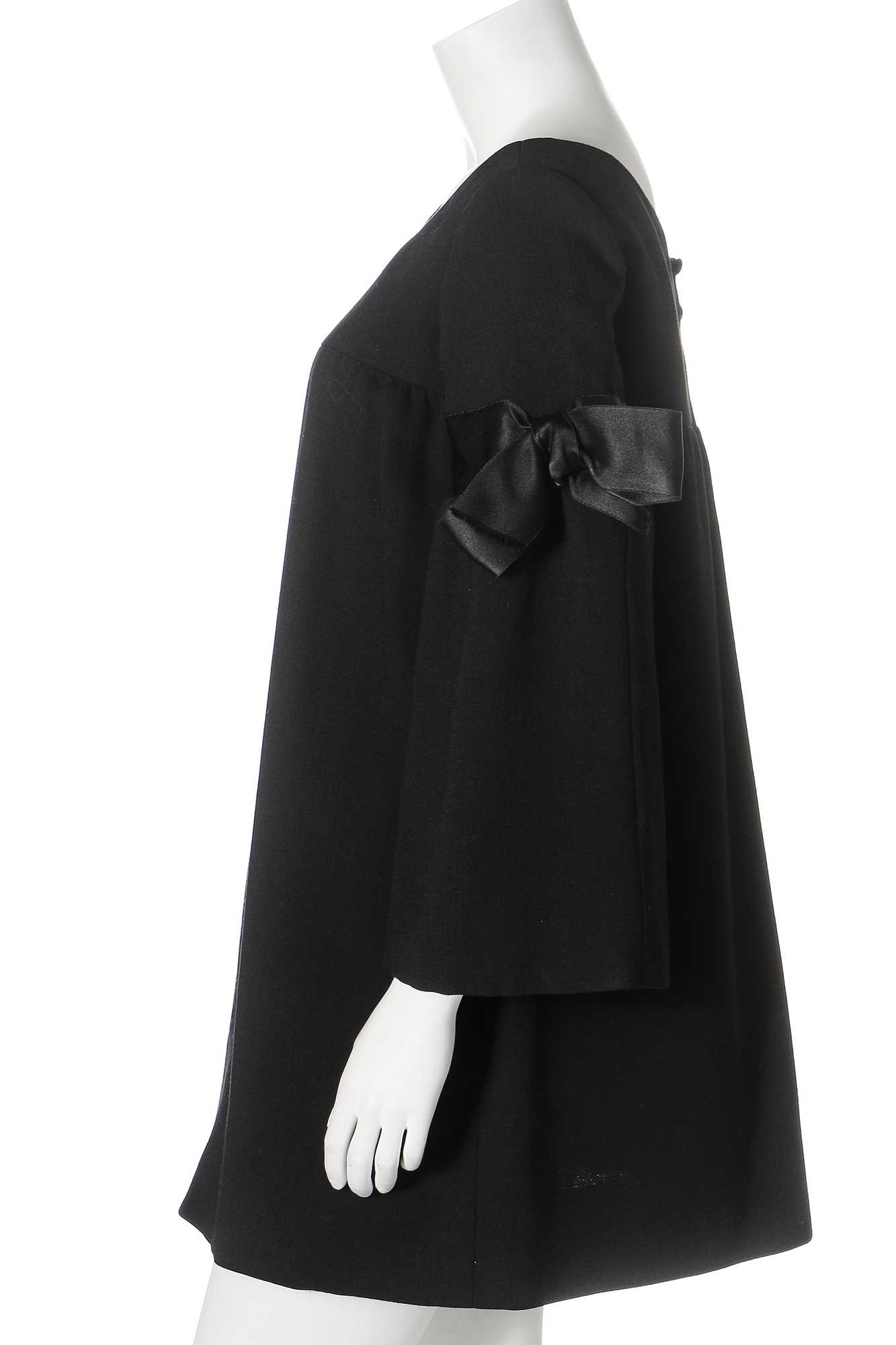 Lot 272 - A Geoffrey Beene black crêpe smock dress,