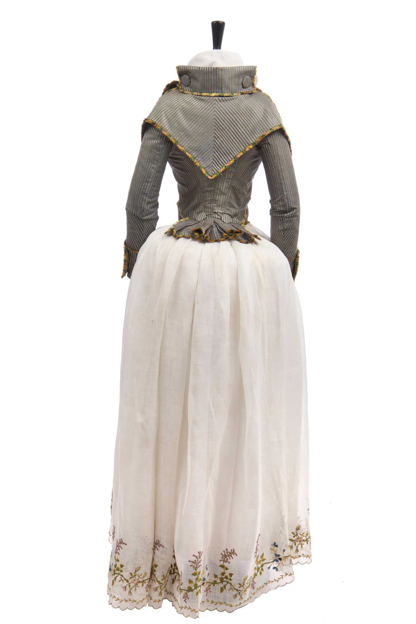 Lot 297 - A fine and rare striped silk caraco à la