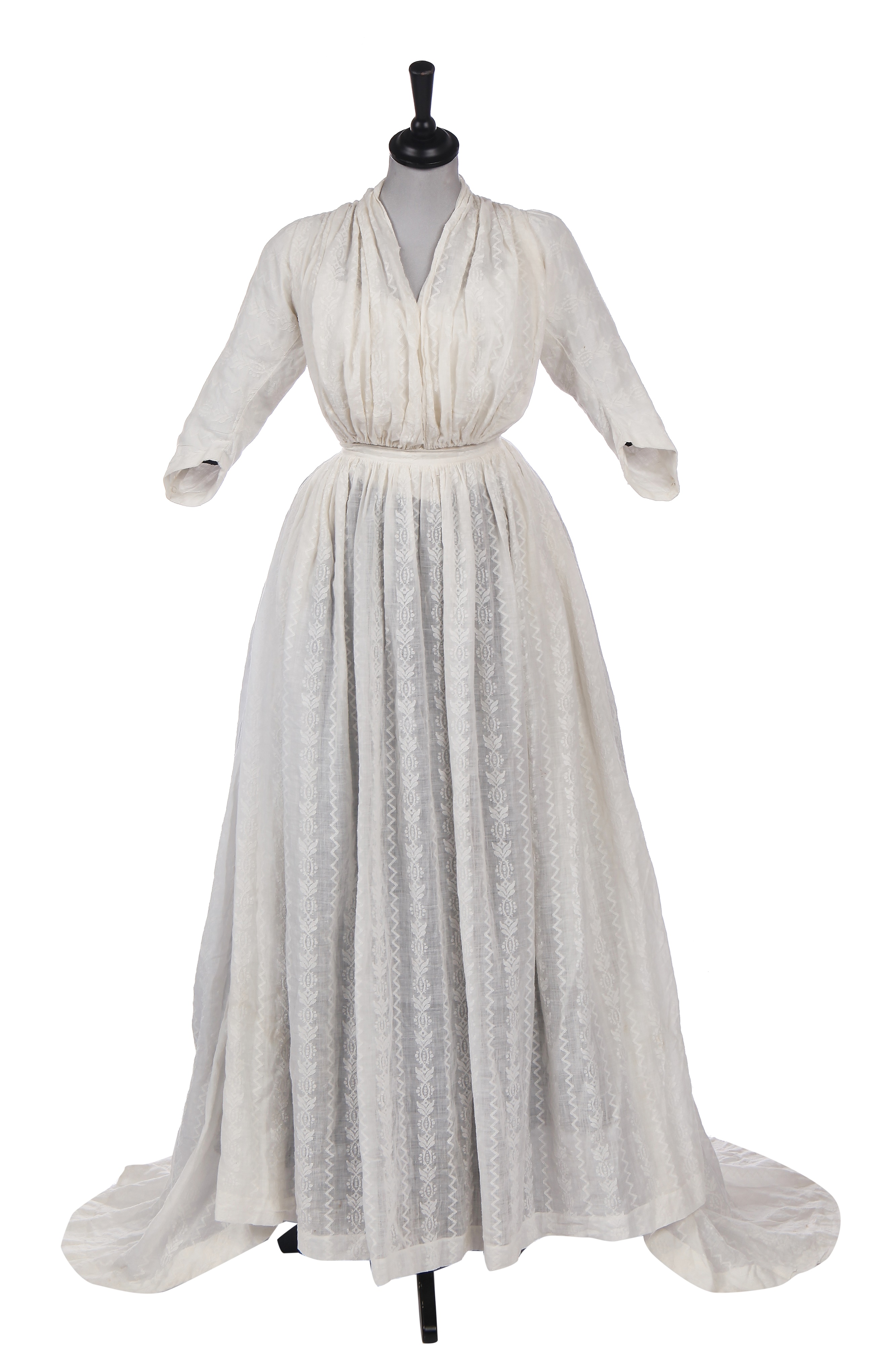 Lot 212 - A rare woven muslin round gown, circa 1795,