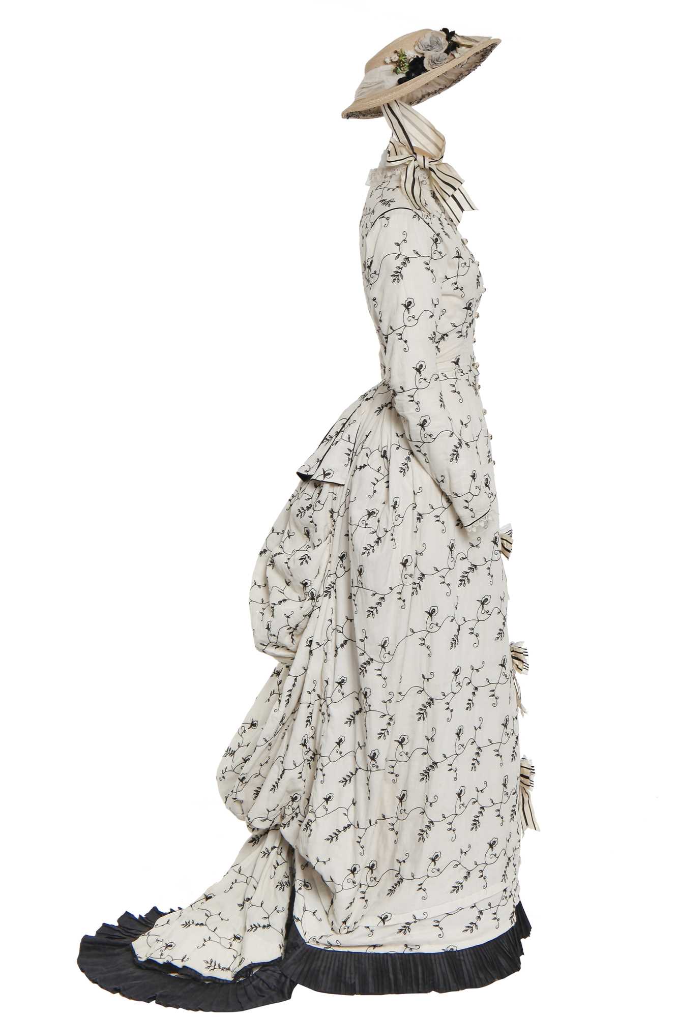 Lot 19 - Nicole Kidman's costume as Isabel Archer for