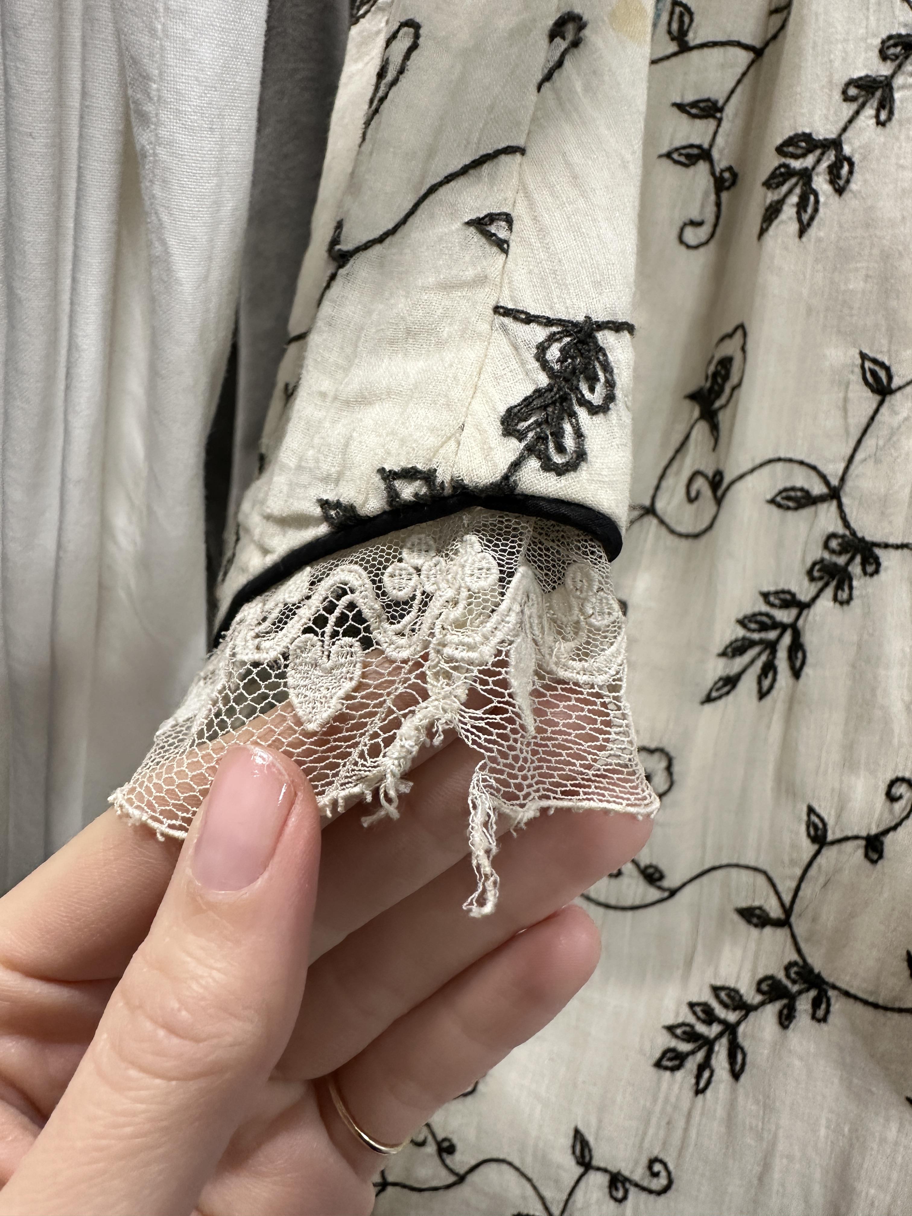 Lot 19 - Nicole Kidman's costume as Isabel Archer for