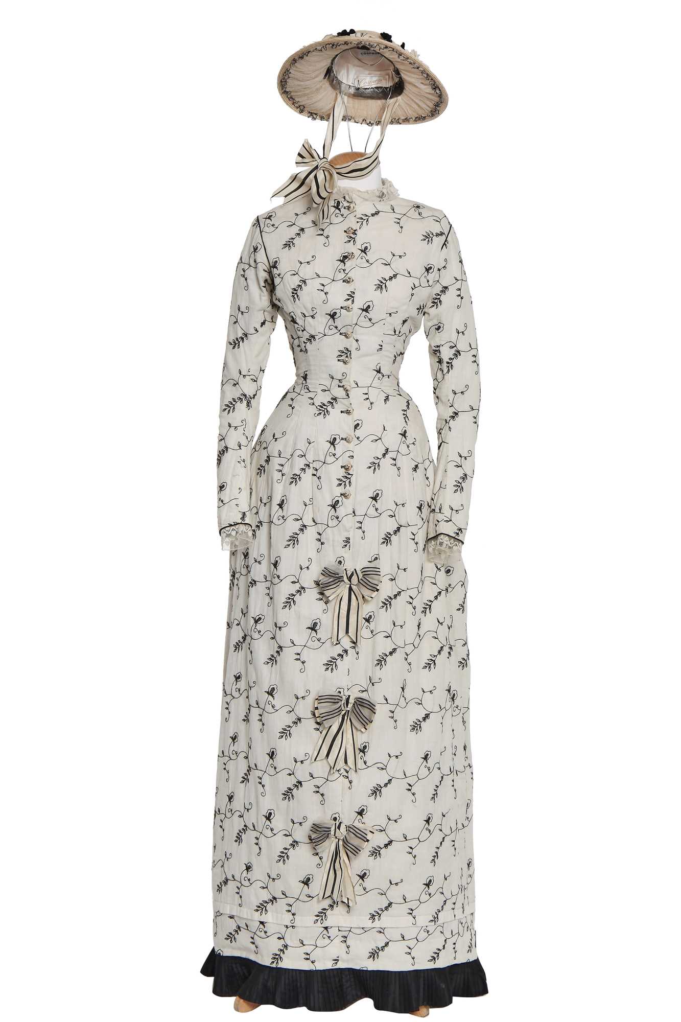 Lot 19 - Nicole Kidman's costume as Isabel Archer for