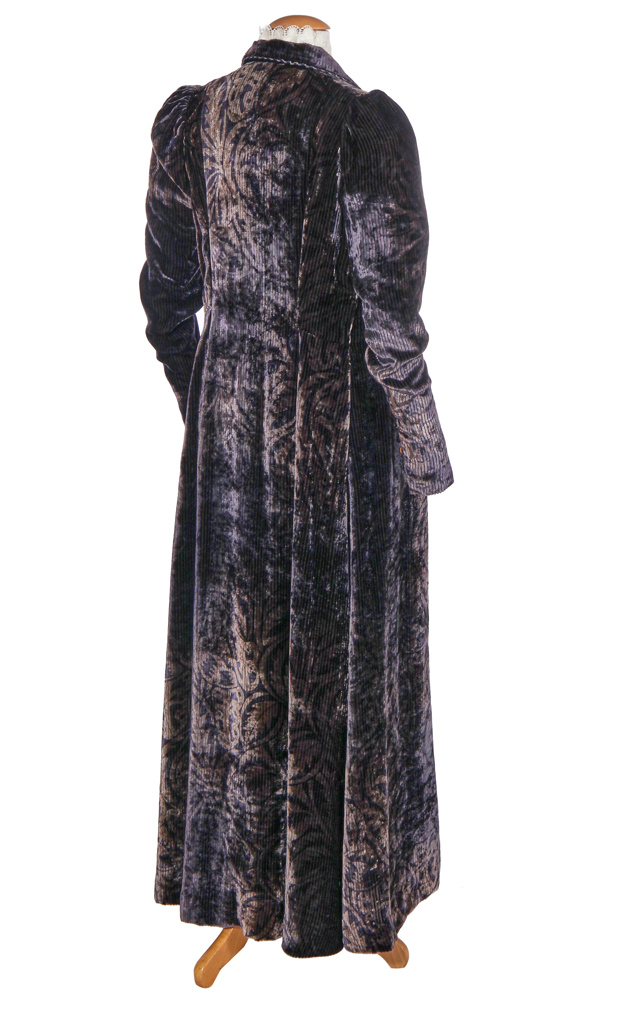 Lot 53 - Dame Judi Dench's ensemble as Princess