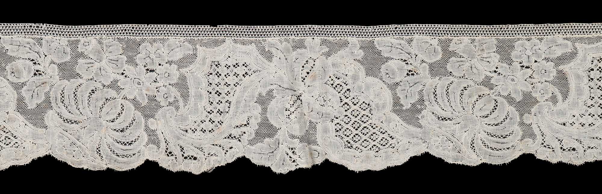 Lot 492 - Mechlin bobbin lace, 18th century, including
