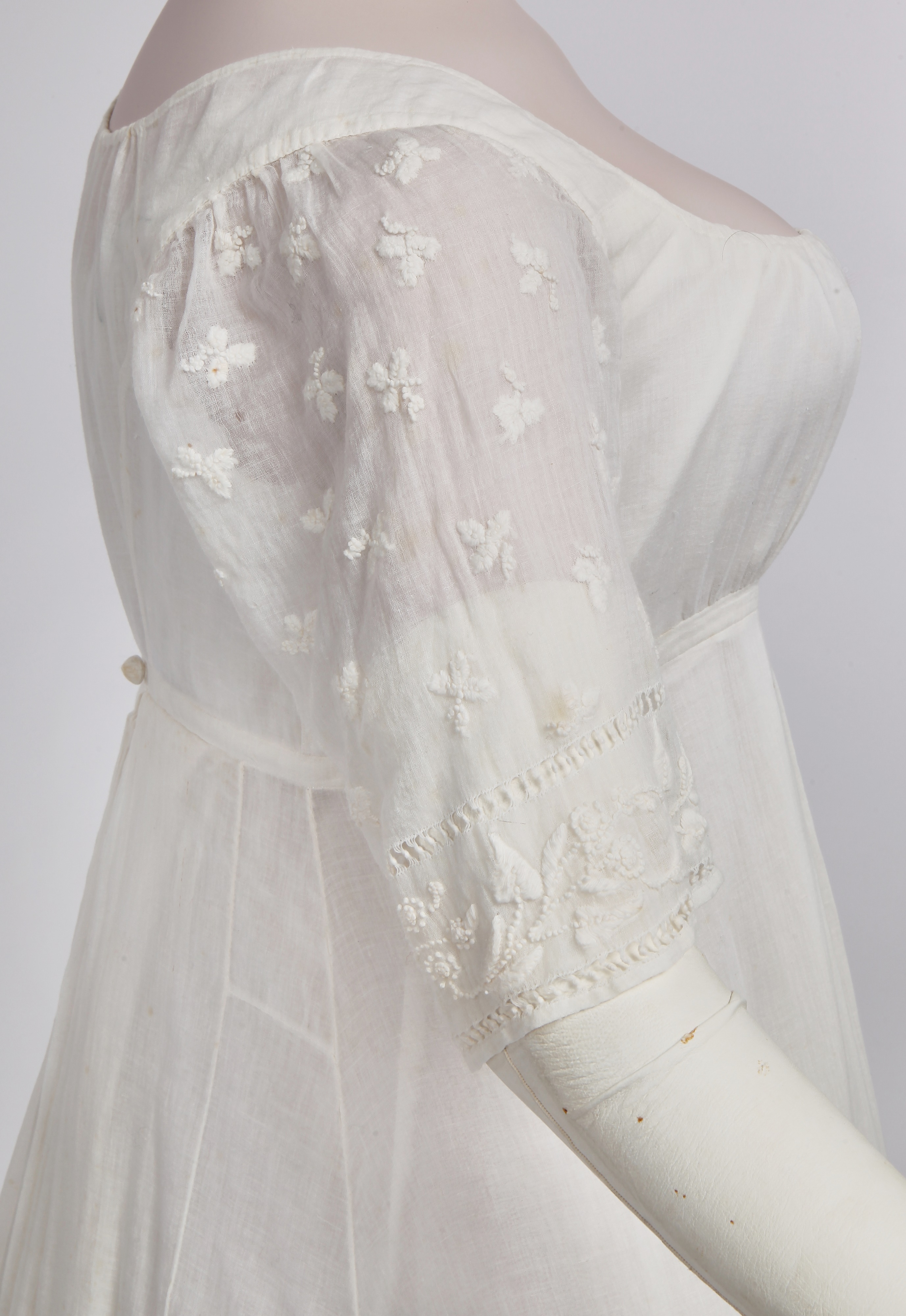 Lot 37 - A fine white muslin gown with long train,