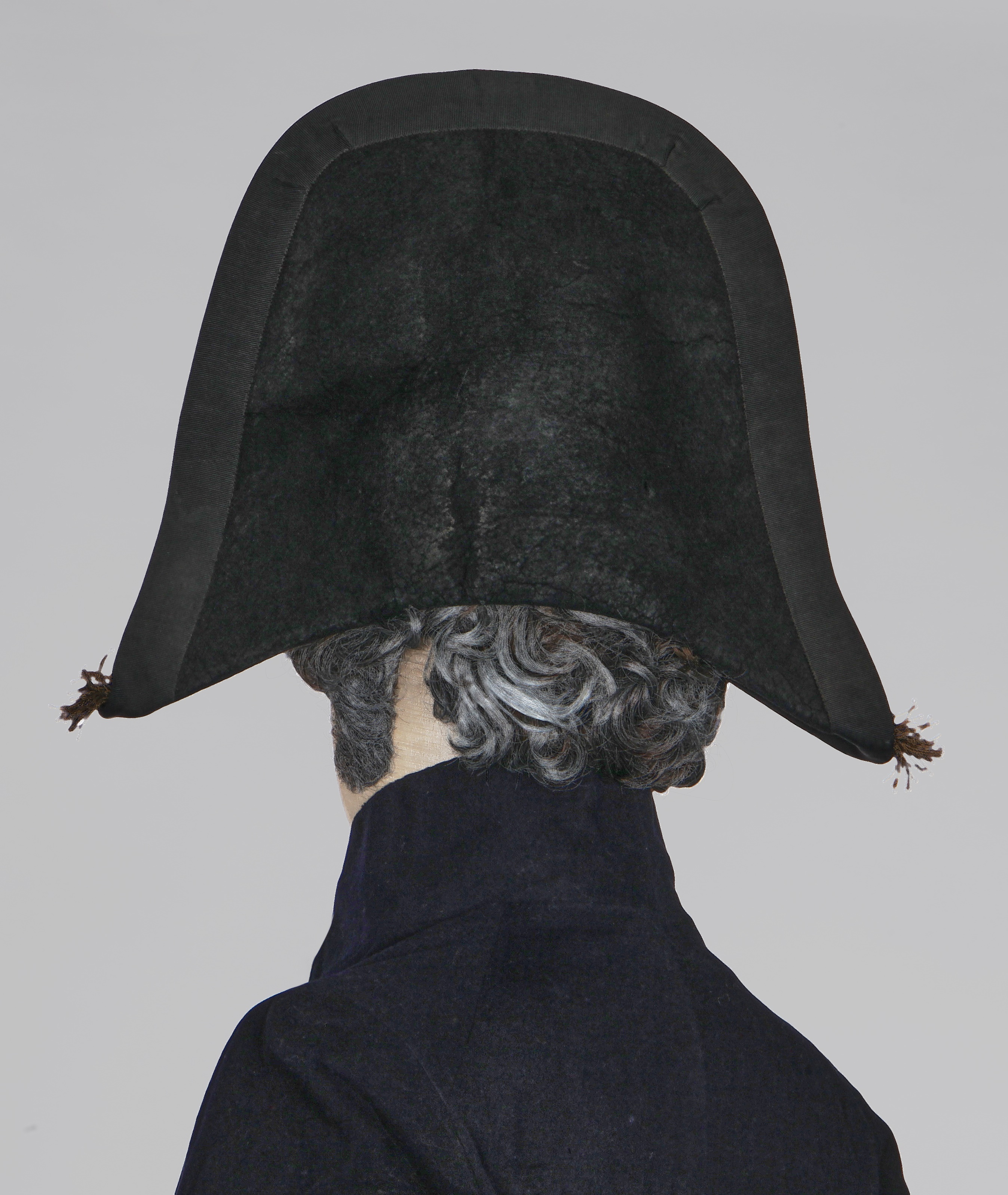 Lot 16 - A navy blue wool gentleman's court suit,