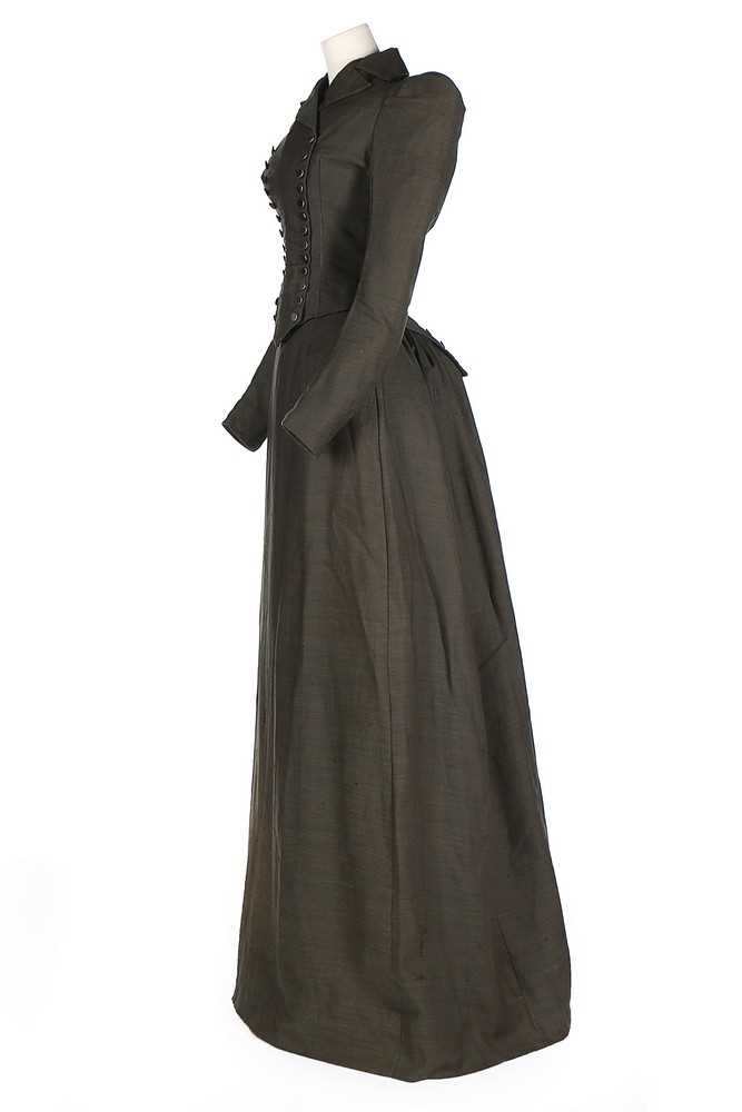 Lot 386 - A Wolmershausen lady's riding habit, circa