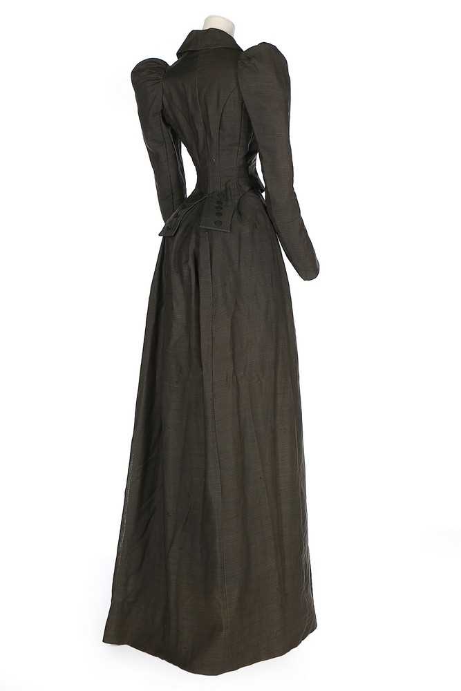 Lot 386 - A Wolmershausen lady's riding habit, circa