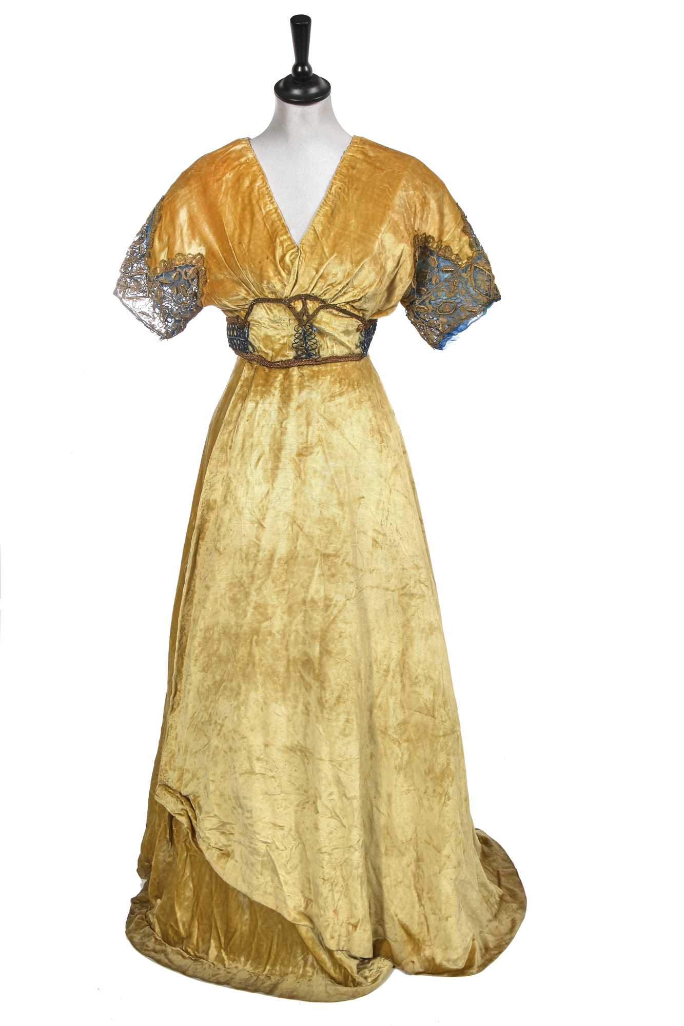 Lot 471 - A Doucet yellow velvet evening gown, 1912-14