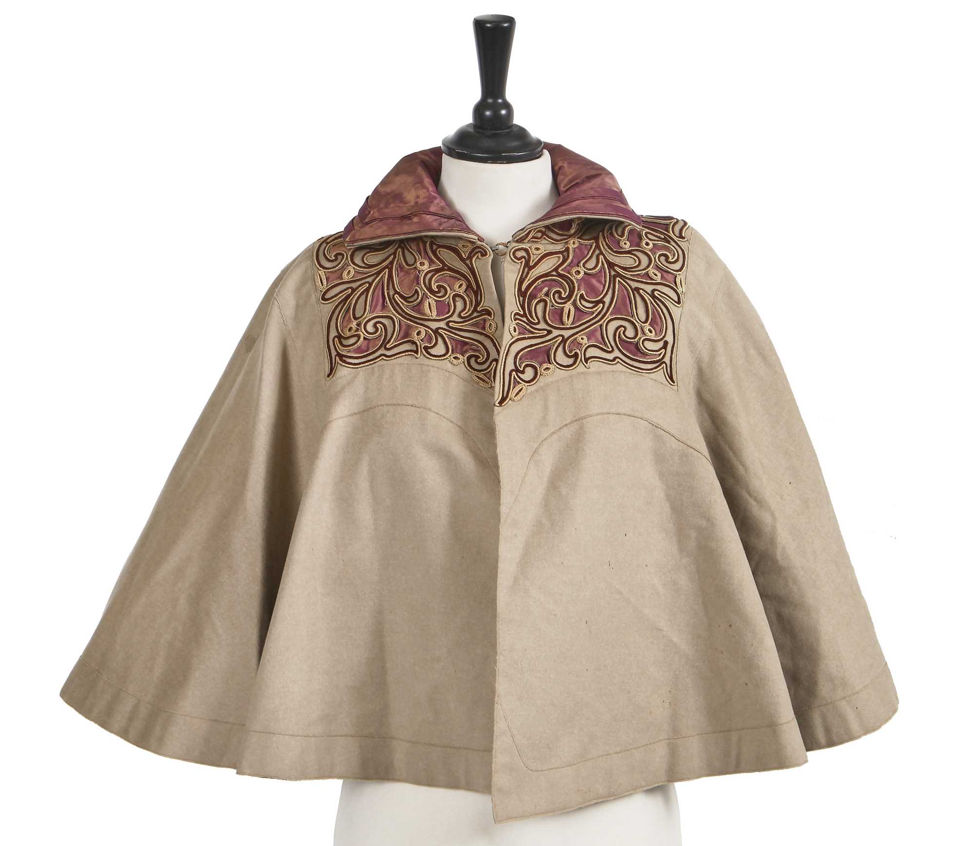 Lot 476 - A Doucet grey wool capelet circa 1905
