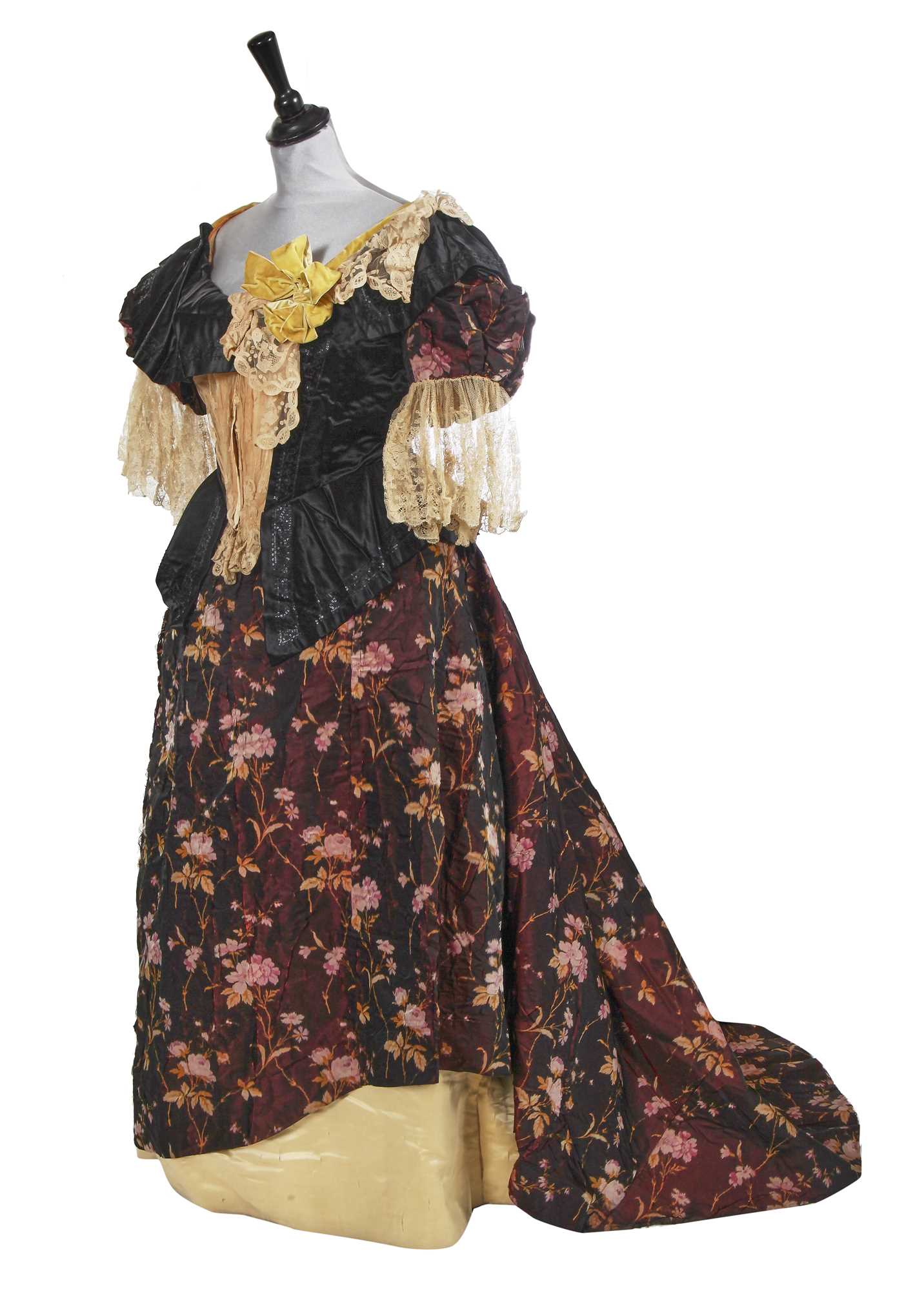 Lot 485 - A Charles Frederick Worth silk chine evening