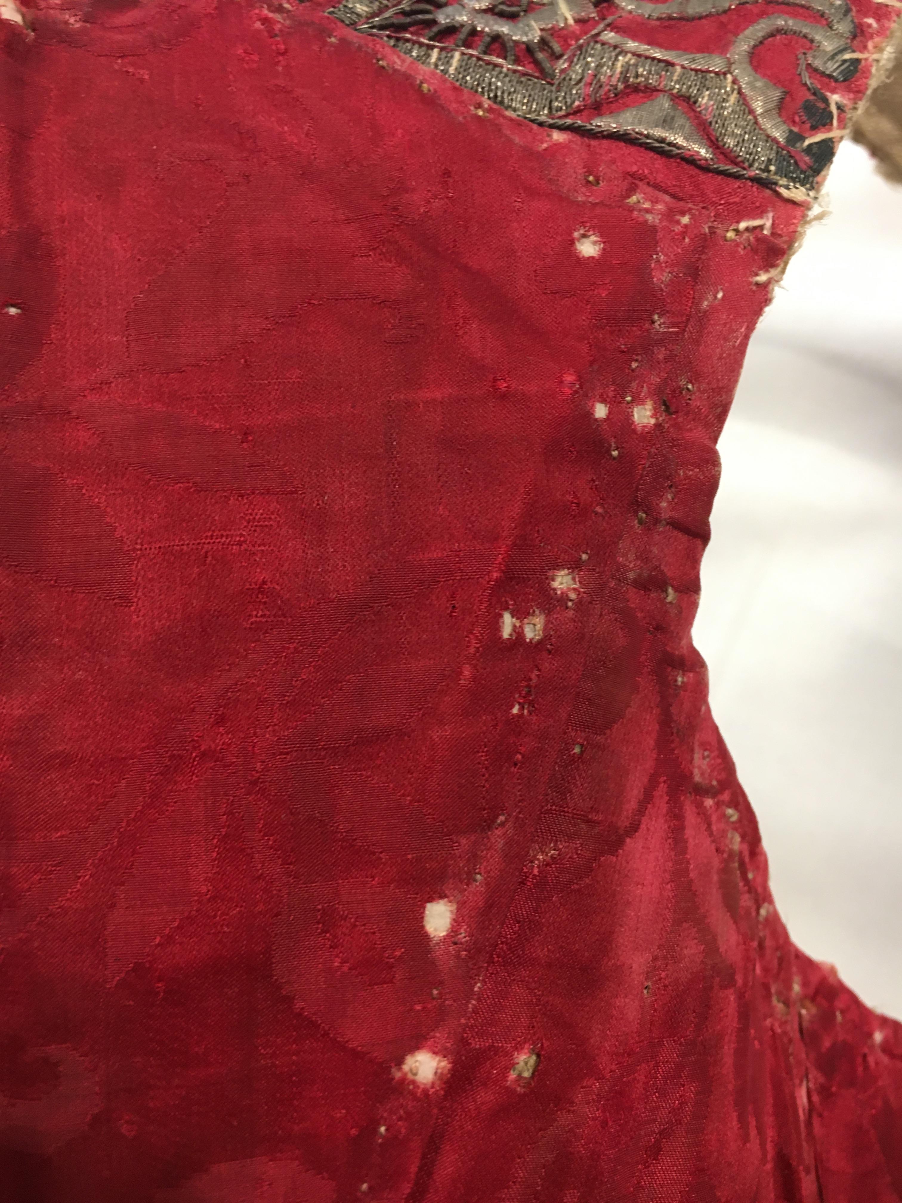 Lot 537 - A pair of scarlet damask smooth covered