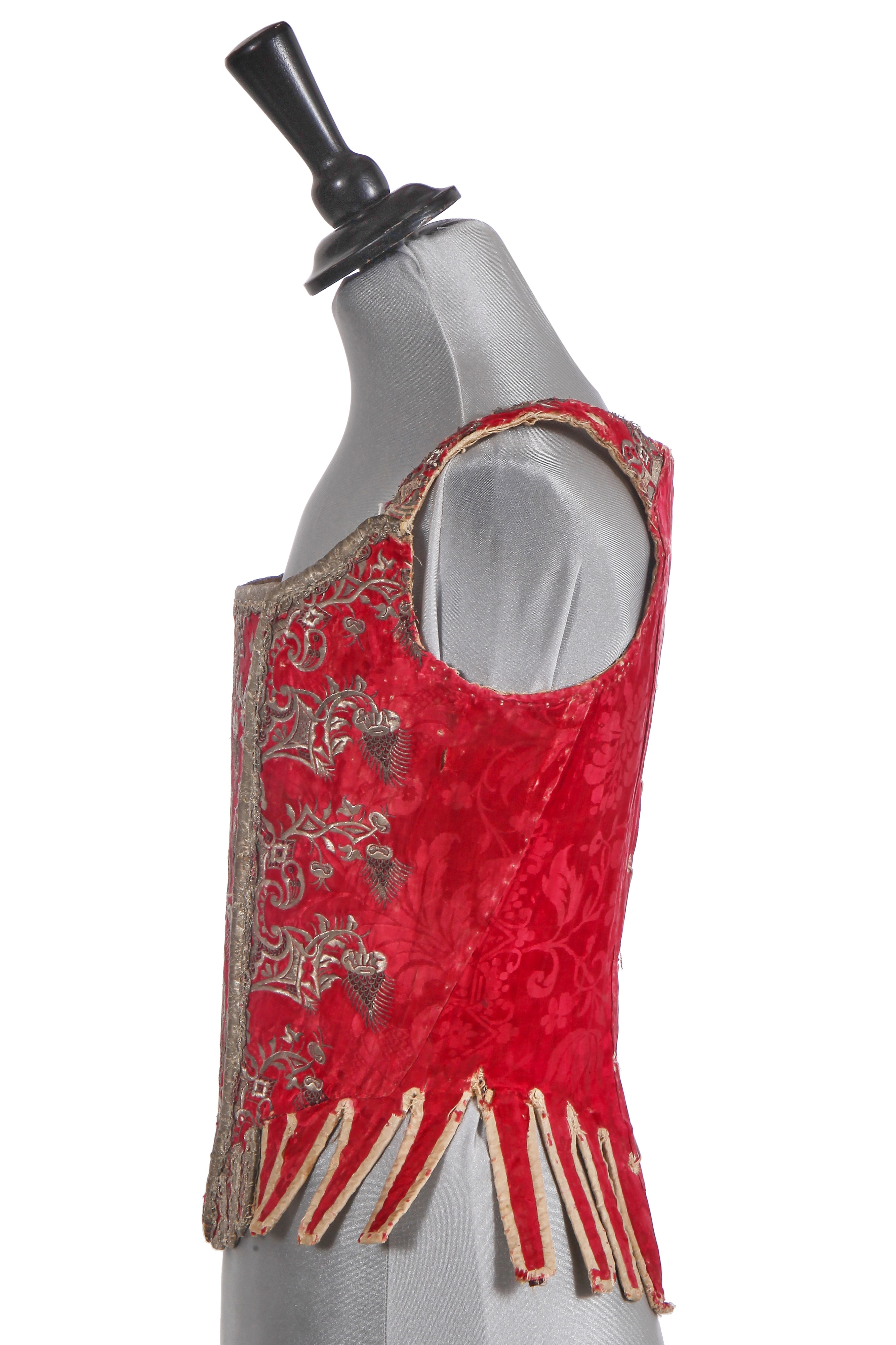 Lot 537 - A pair of scarlet damask smooth covered