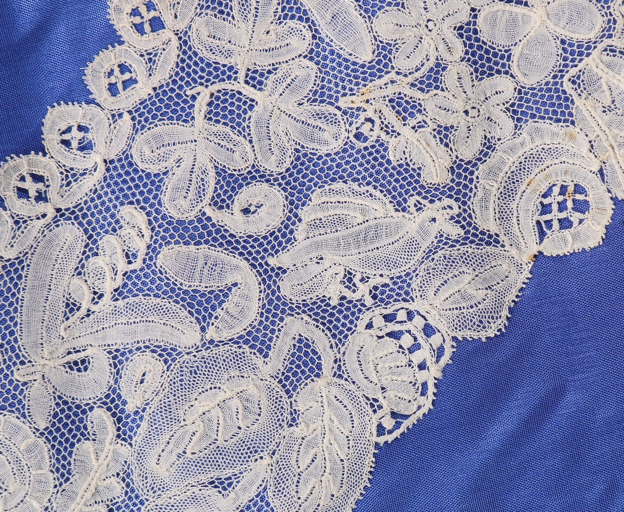 Lot 536 - A group of Honiton lace, mainly collars,