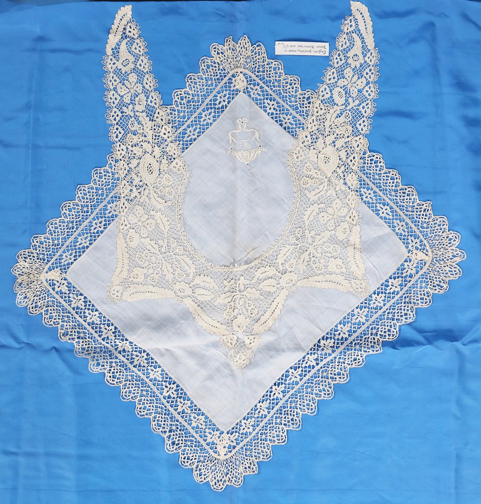 Lot 536 - A group of Honiton lace, mainly collars,
