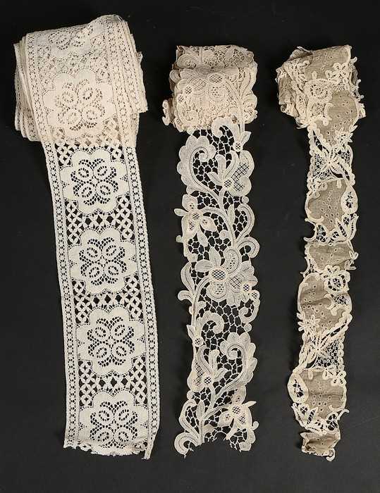 Lot 411 - A large group of machine lace, mainly