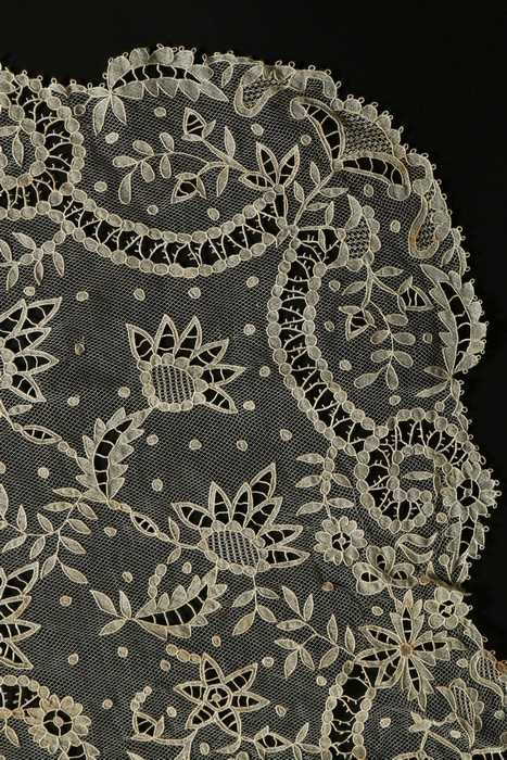 Lot 373 - A Carrickmacross muslin applique bridal veil,