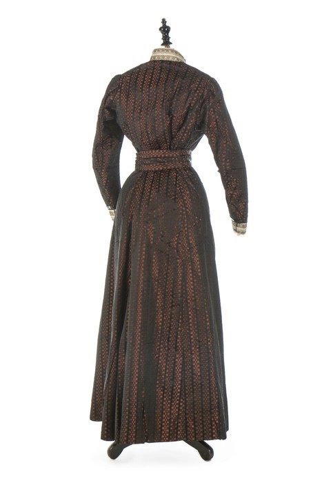 Lot 39 - A Maison Rouff brown and black checked